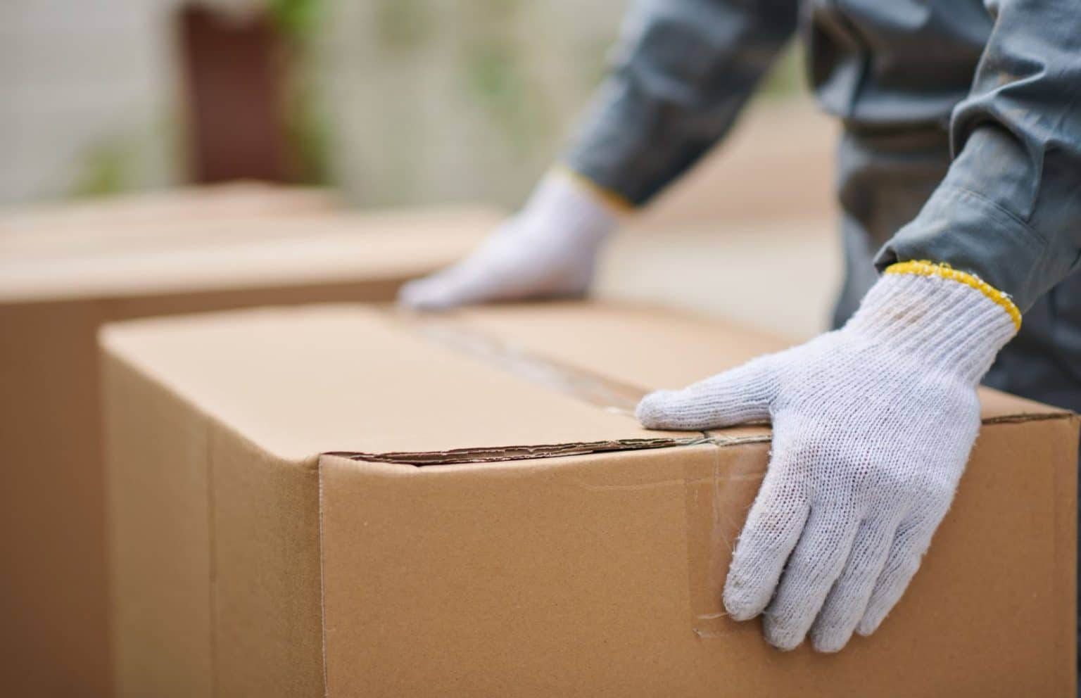 Why White Gloves Matter in Professional Deliveries